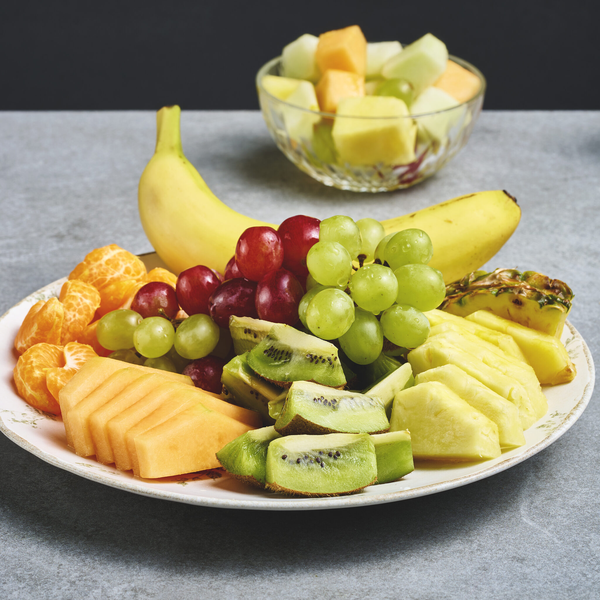 Fruktfat hel frukt spektrum - Kreativ Catering